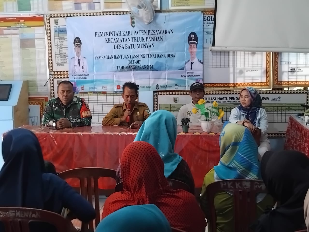 Jelang Hari Raya Idul Fitri 2024, Pemerintah Desa Batu Menyan Salurkan Bantuan Langsung Tunai ...